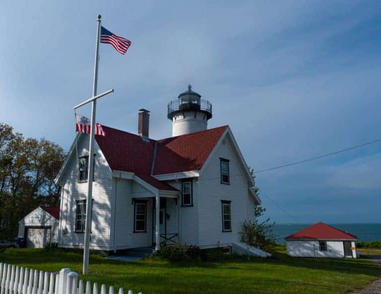 The 5 Beautiful Lighthouses of Martha's Vineyard